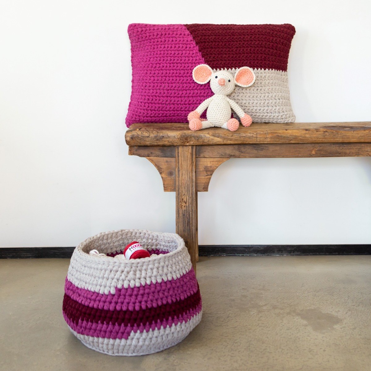 Hoooked | DIY Free Crochet Pattern Cushion Astoria